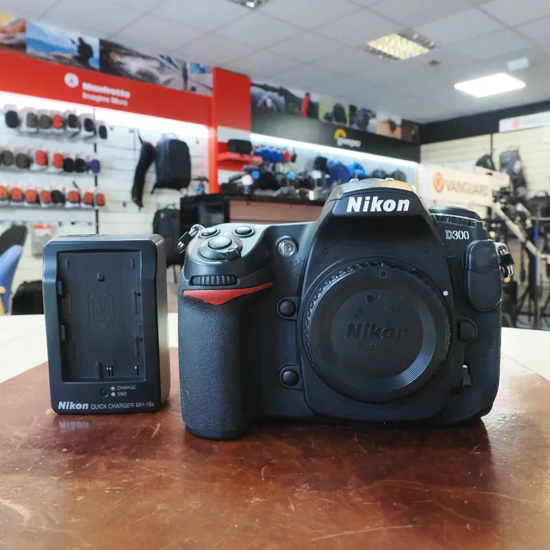 Used Nikon D300 Body - 28850 Actuations - 12 Months Warranty